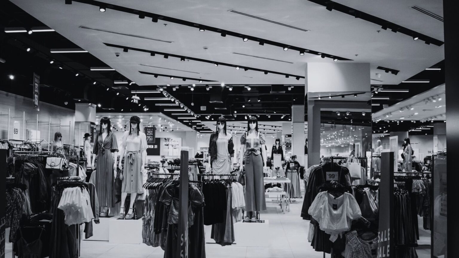 Top 9 Retail Industry Trends in 2025: What to Expect // pass_by