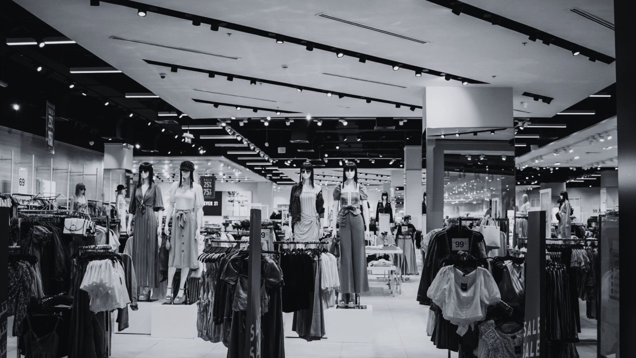 Top 9 Retail Industry Trends in 2025: What to Expect // pass_by